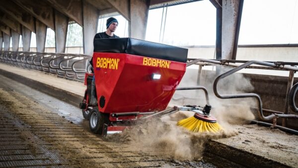 BOBMAN Broom, straw spreader and cubicle cleaner - one complete solution
